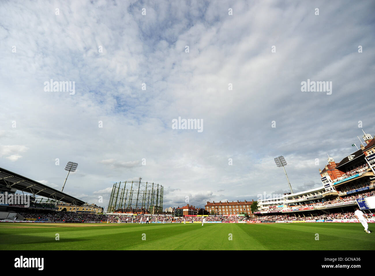 Cricket - Third npower Test - Day Two - England v Pakistan - The Brit ...
