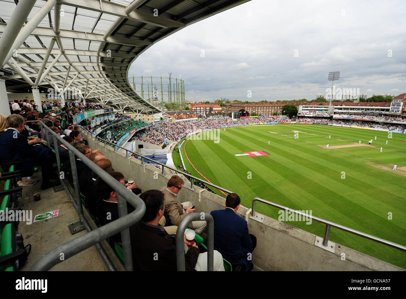 Cricket - Third npower Test - Day Two - England v Pakistan - The Brit ...