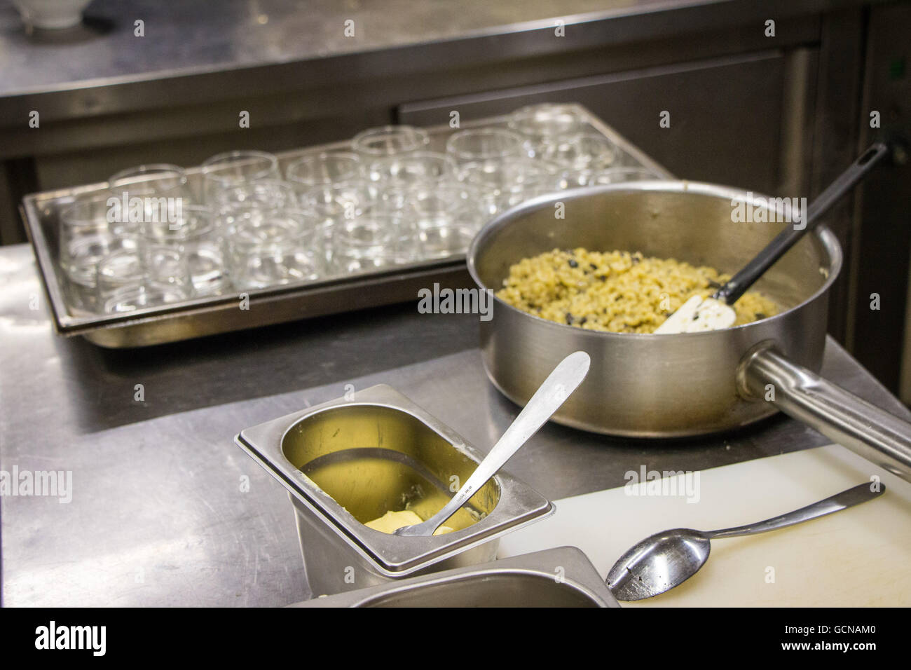 Chef cooking pasta hi-res stock photography and images - Alamy