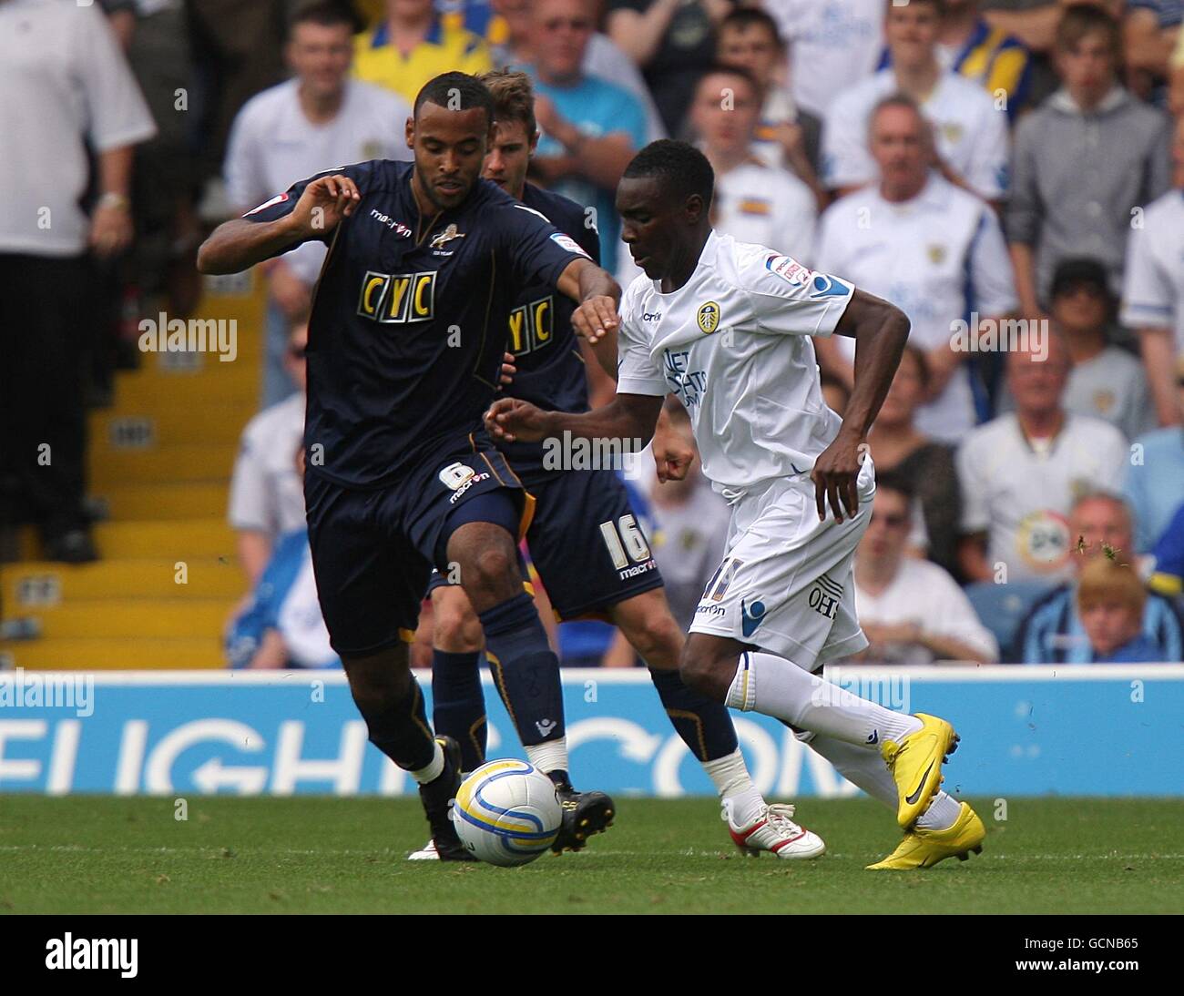 Leeds United's Lloyd Sam (right) and Millwall's Liam Trotter (left ...