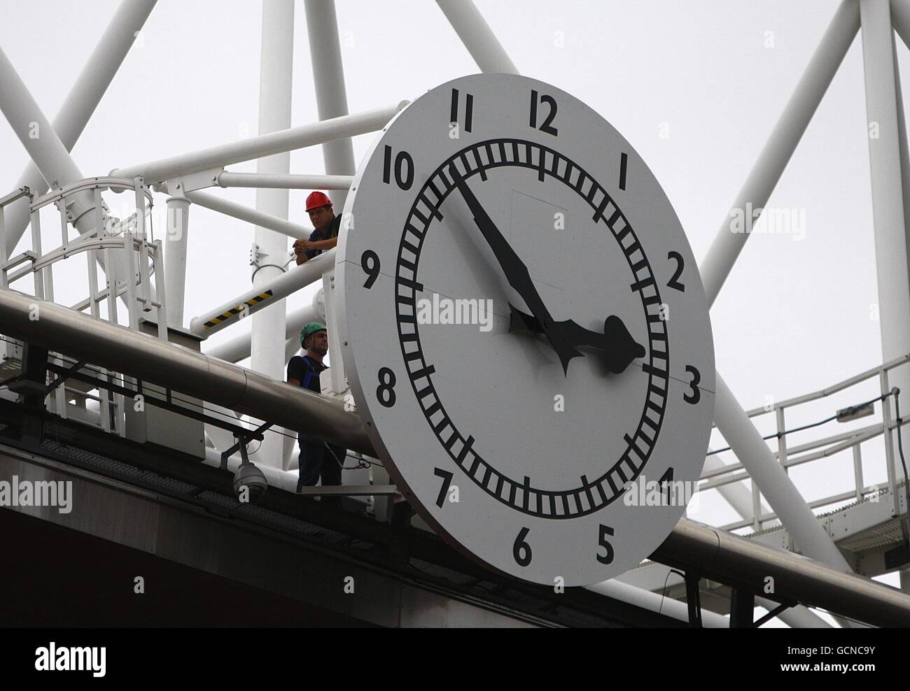 A view of clock inside emirates stadium hi-res stock photography and ...