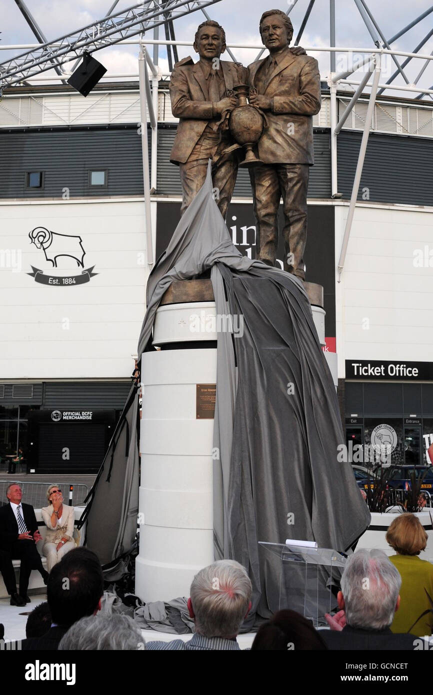 Clough taylor statue hi-res stock photography and images - Alamy