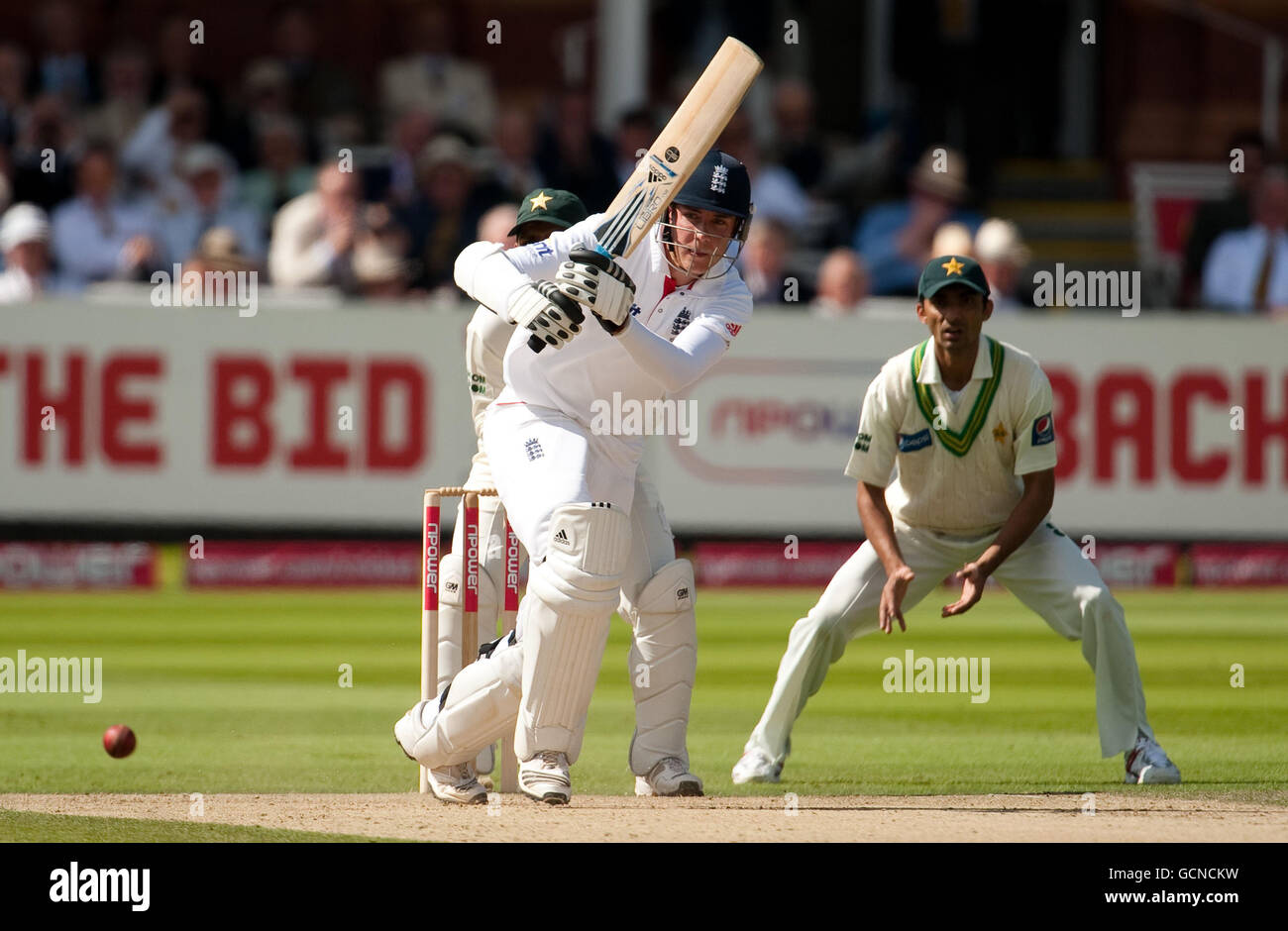 Stuart broad bats hi-res stock photography and images - Alamy