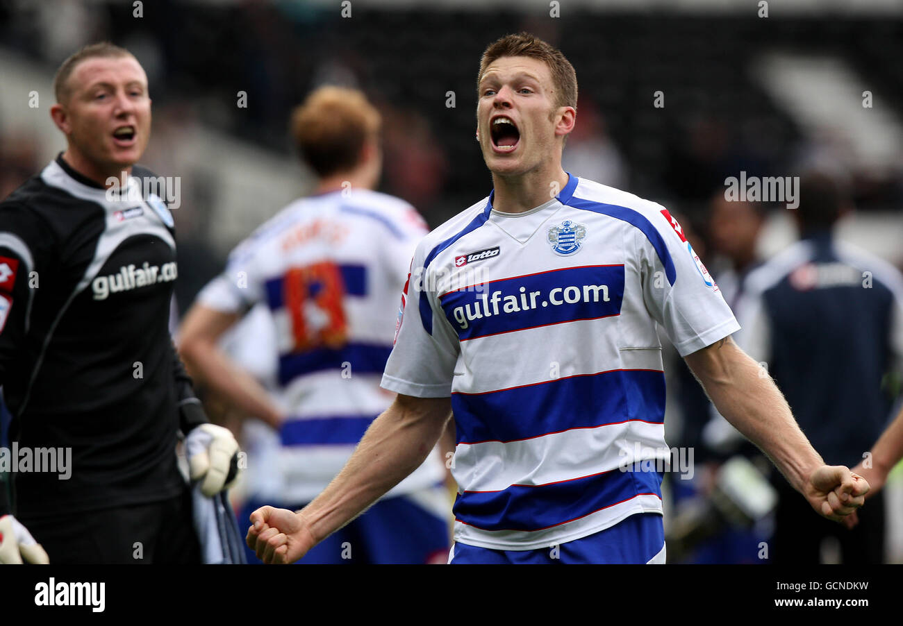 Queens Park Rangers' Jamie Mackie and Paddy Kenny (left) celebrates ...
