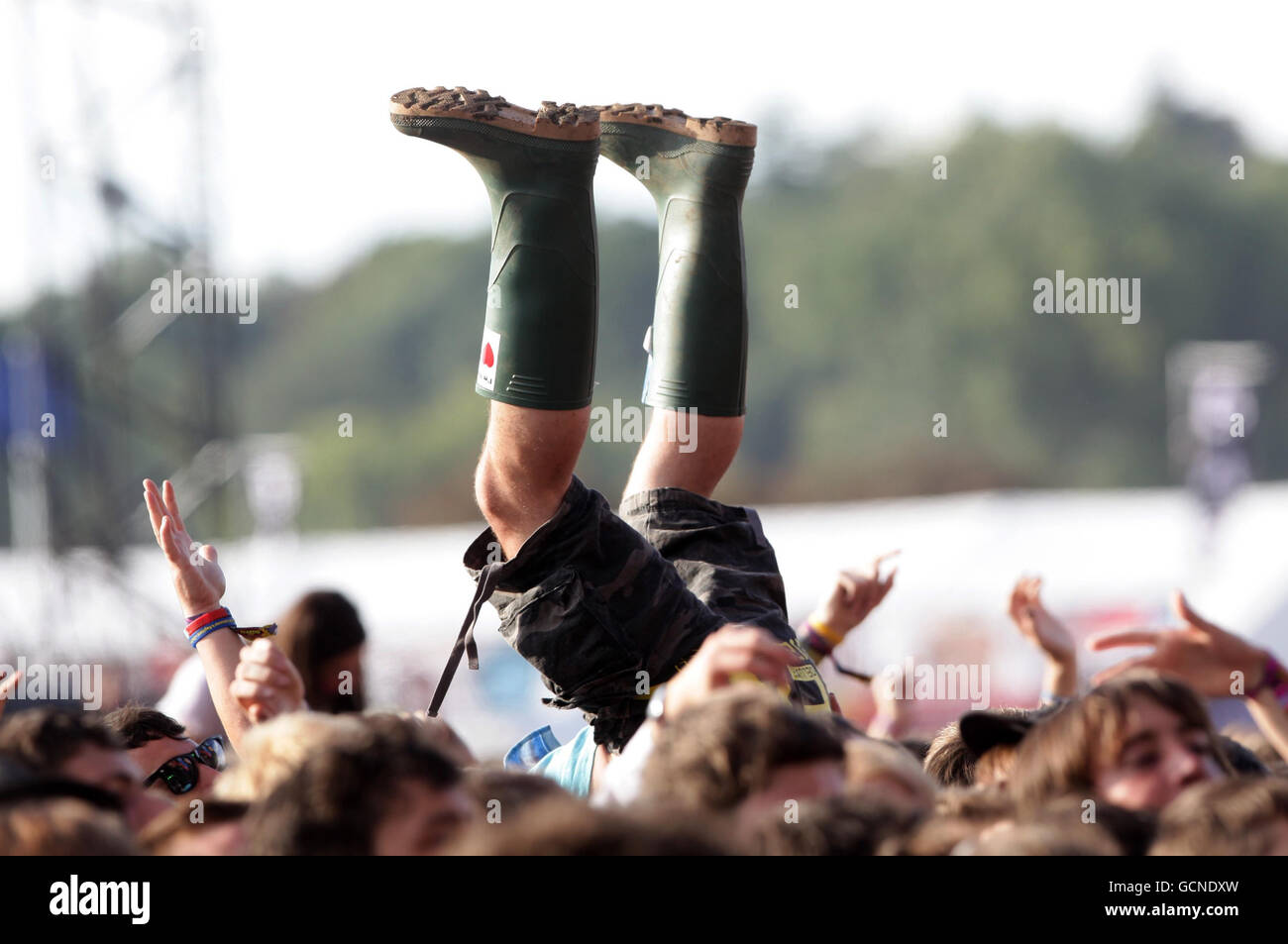 Reading Festival 2010. The crowd watching The Cribs performing on the ...