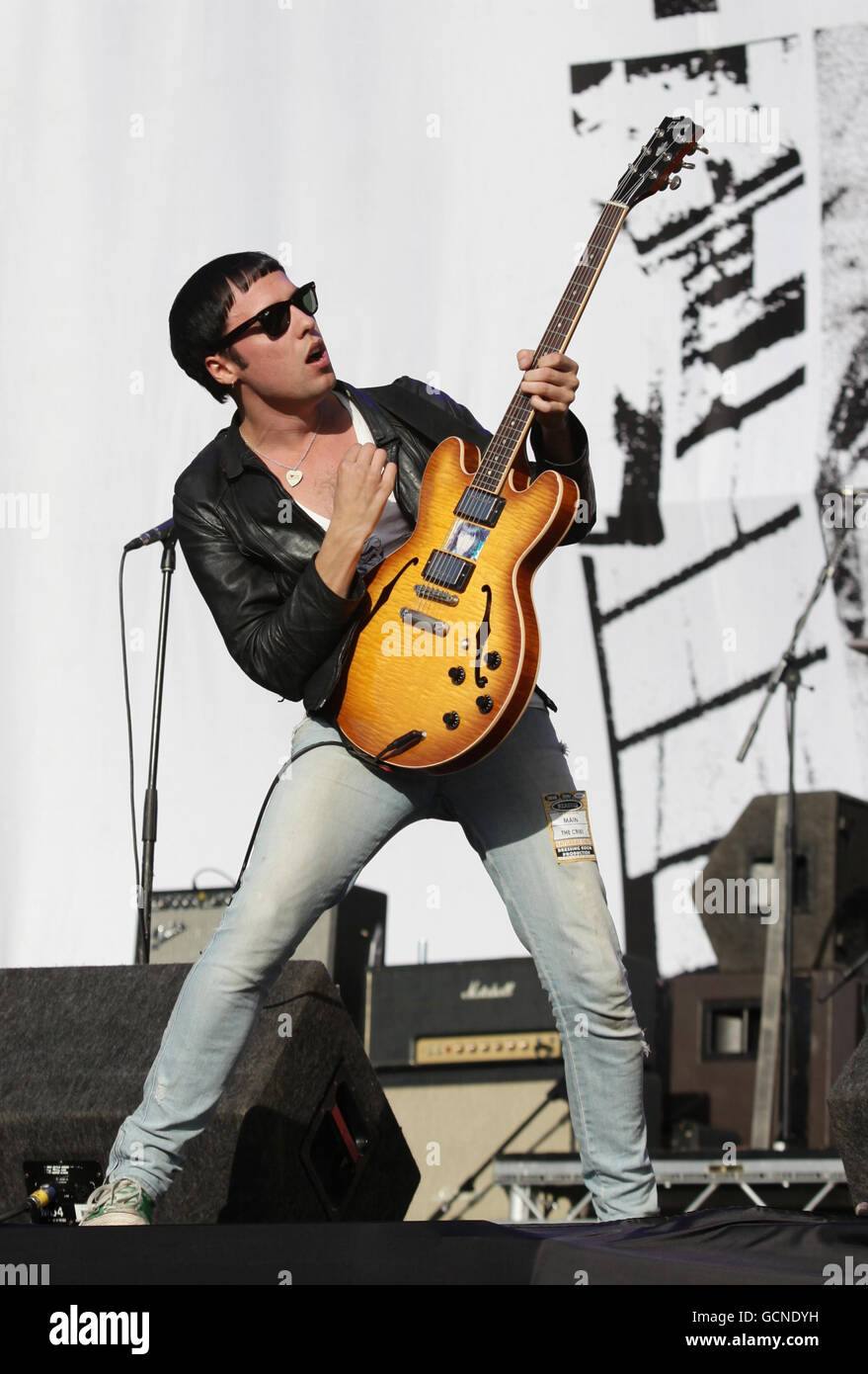 Ryan jarman of the cribs performing on the main stage hi-res stock ...