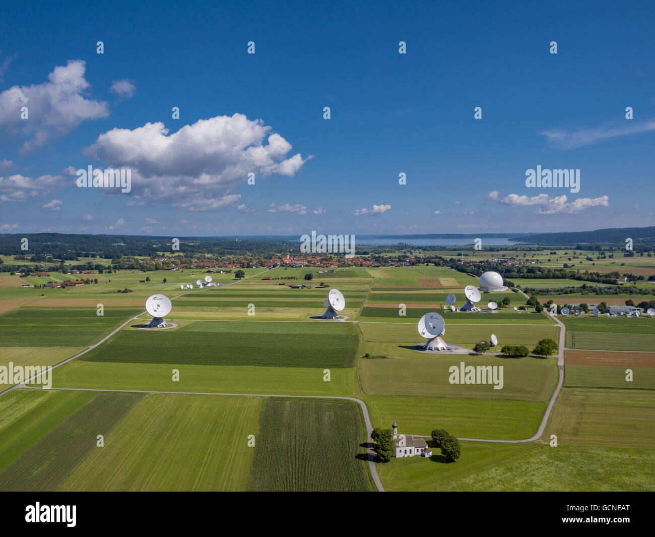 Satellite earth station hi-res stock photography and images - Alamy