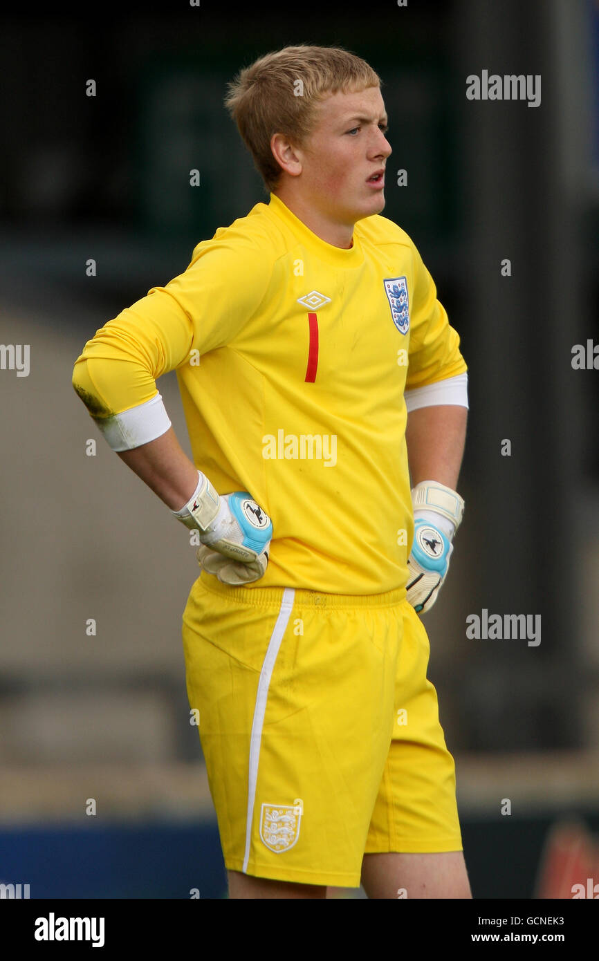 England under 17 goalkeeper hi-res stock photography and images - Alamy