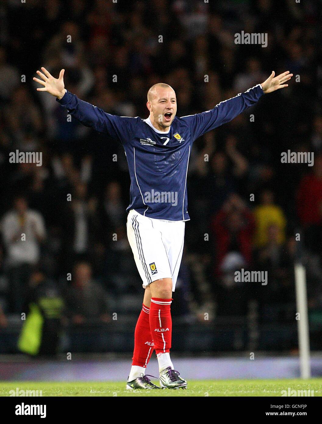 Scotland's Alan Hutton celebrates after the final whistle Stock Photo ...