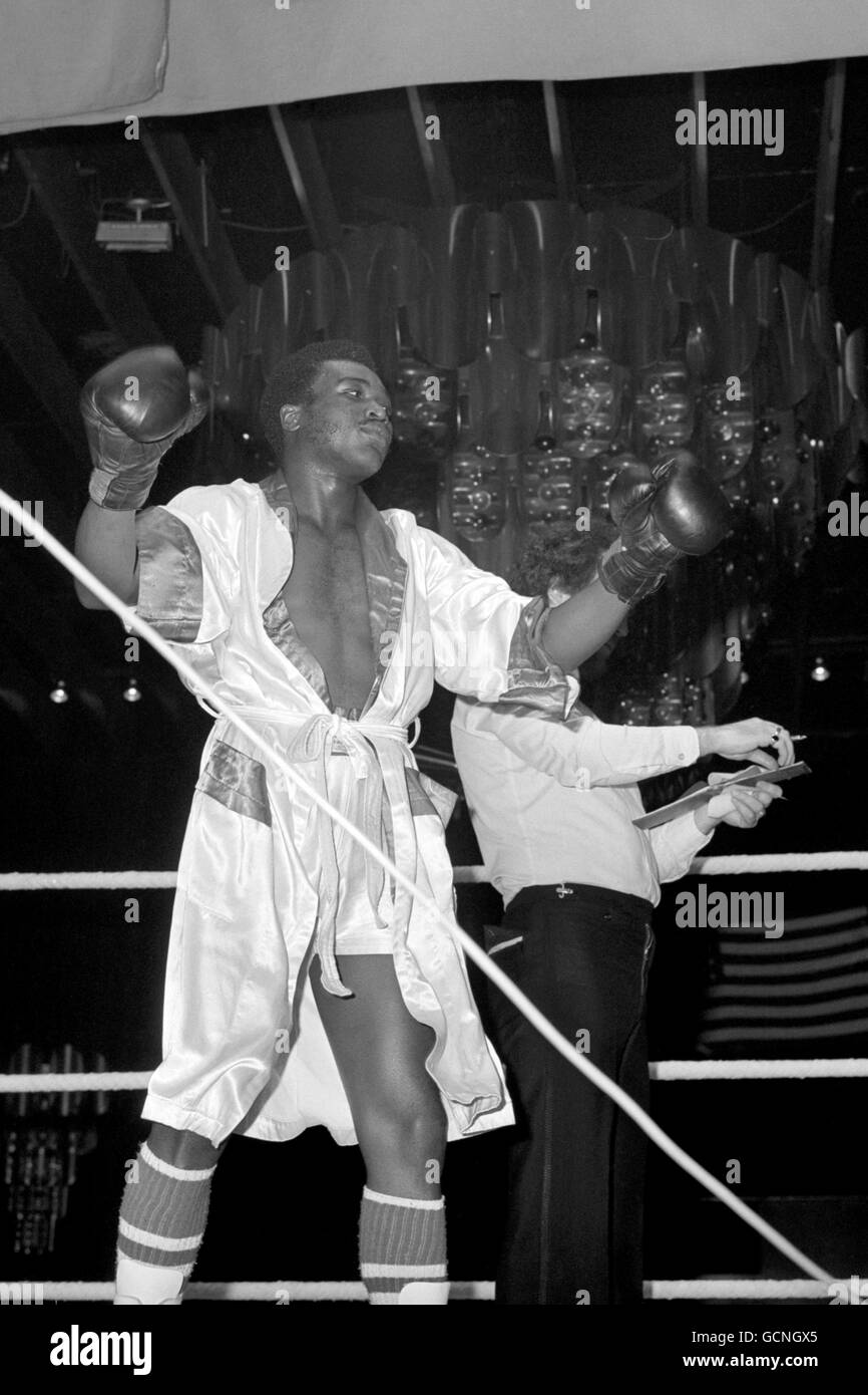 Boxing - Welterweight - John Mugabi v Dennis Pryce - Anglo-American ...