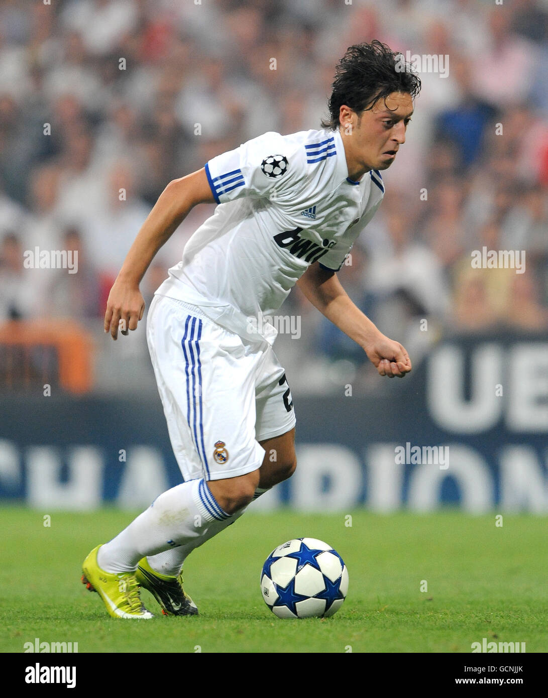 Santiago bernabeu mesut ozil hi-res stock photography and images - Alamy