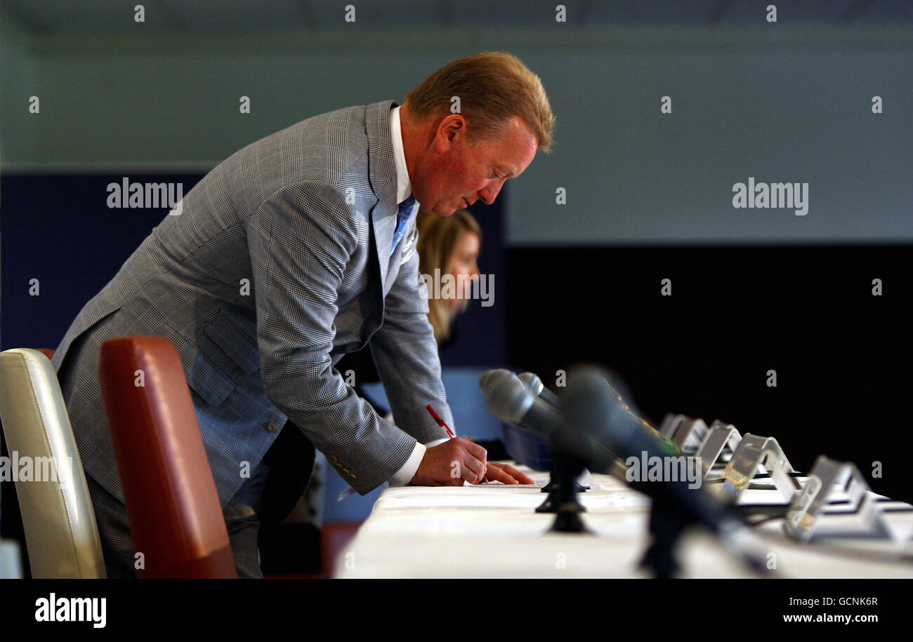 Warren birmingham hi-res stock photography and images - Alamy