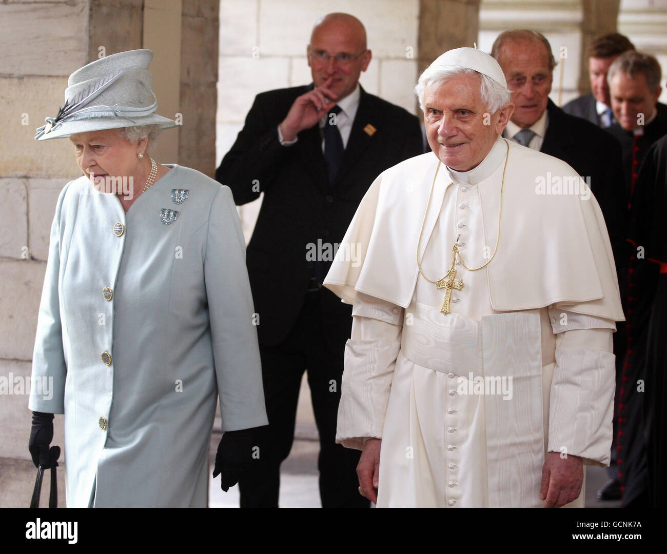 Britain's Queen Elizabeth II welcomes Pope Benedict XVI on his arrival ...