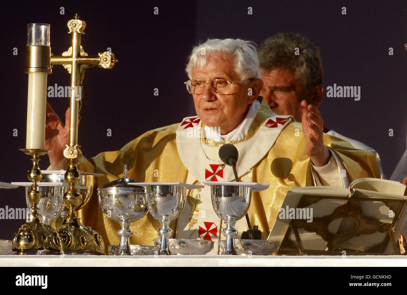 Pope Benedict XVI during a mass at Bellahouston Park in Glasgow Stock ...