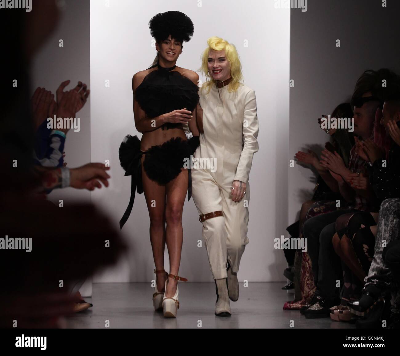 Pam Hogg Catwalk London Fashion Week Stock Photo Alamy