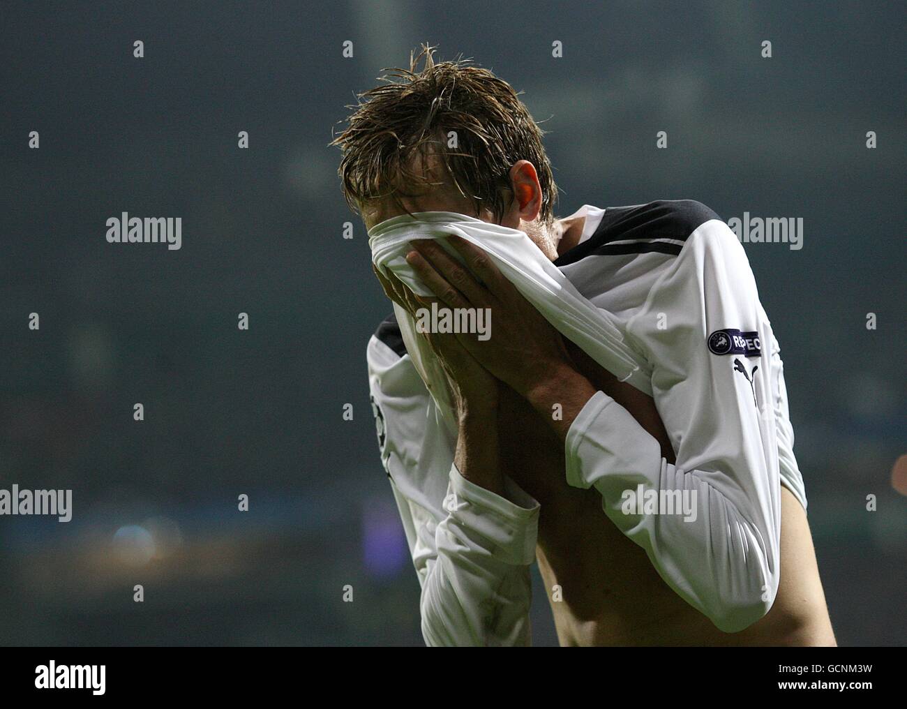 Tottenham hotspurs peter crouch rues a missed chance hi-res stock ...