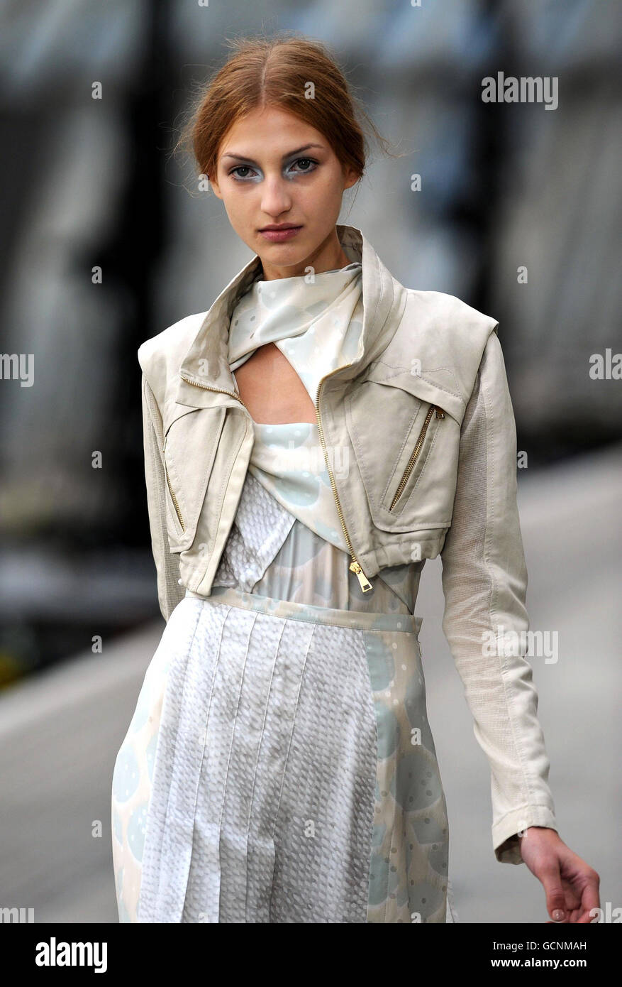 Half length mid models modelling runway mangkb hi-res stock photography ...