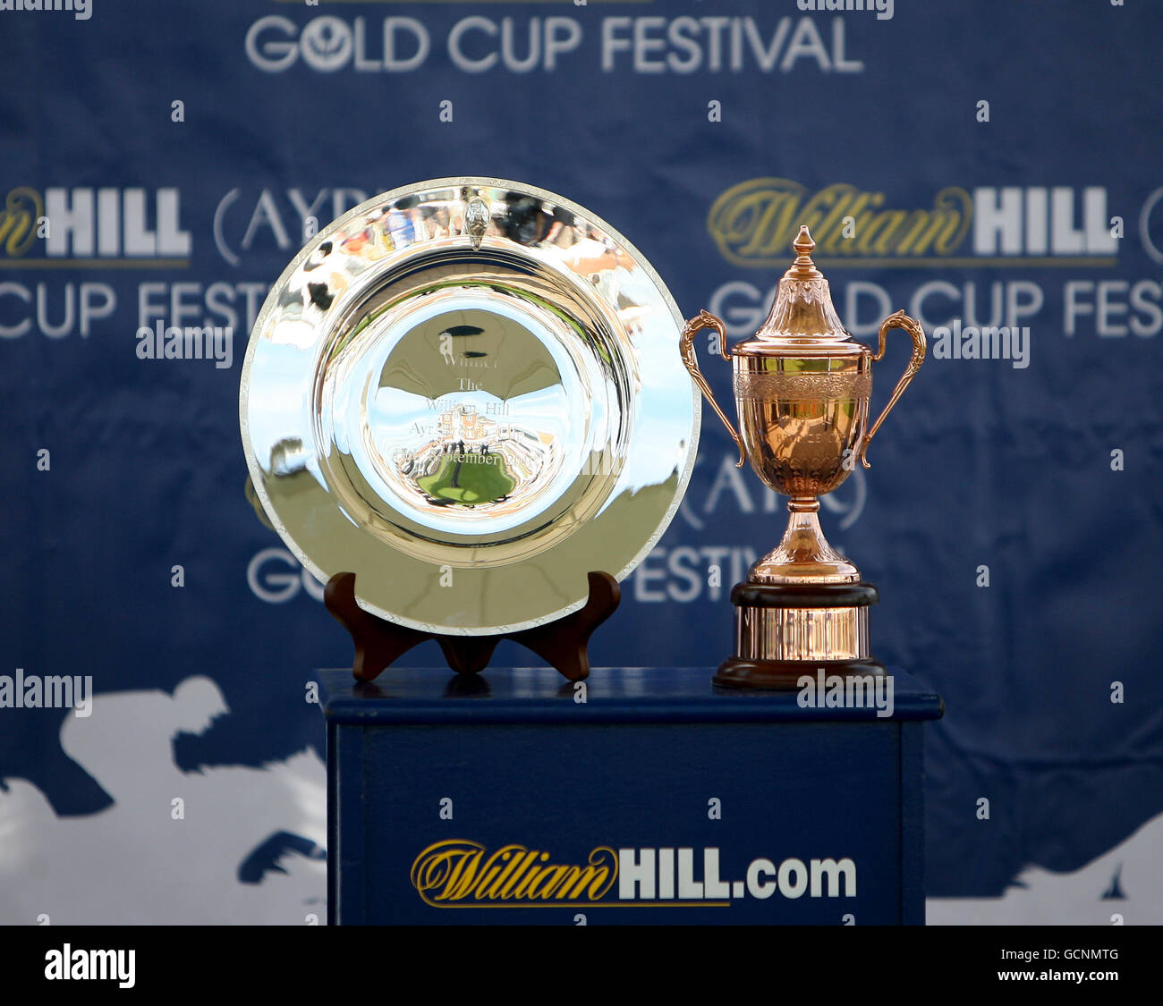 William hill gold trophy hi-res stock photography and images - Alamy