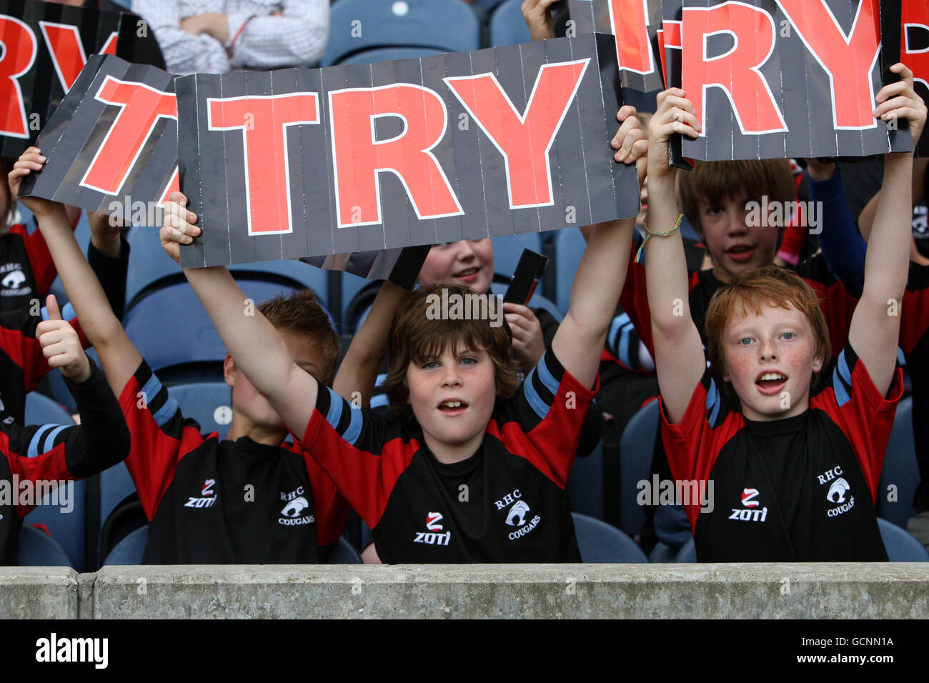 Young fans show their support in the with try placards hi-res stock ...