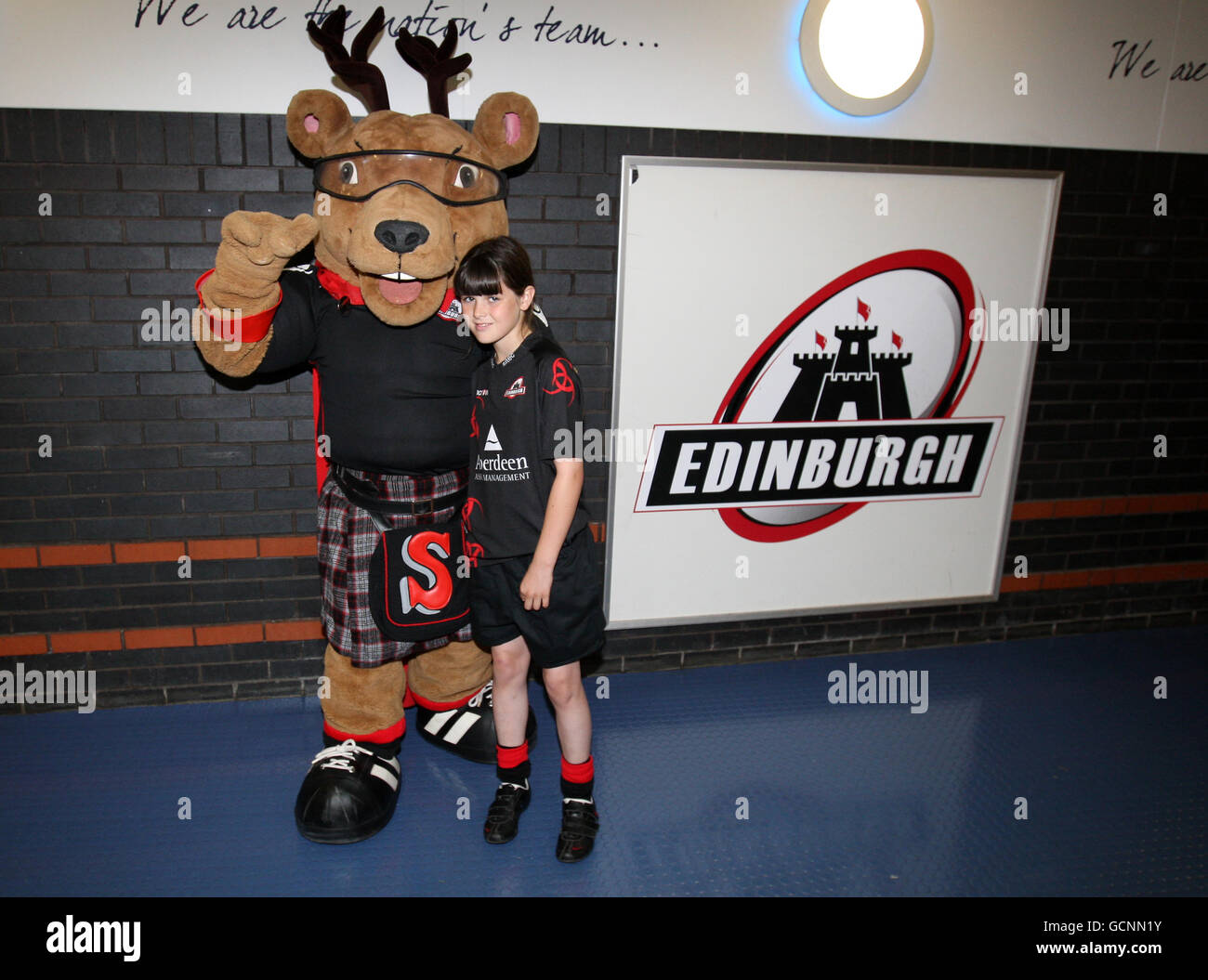 Edinburgh flinty poses for photograph with the days hi-res stock ...