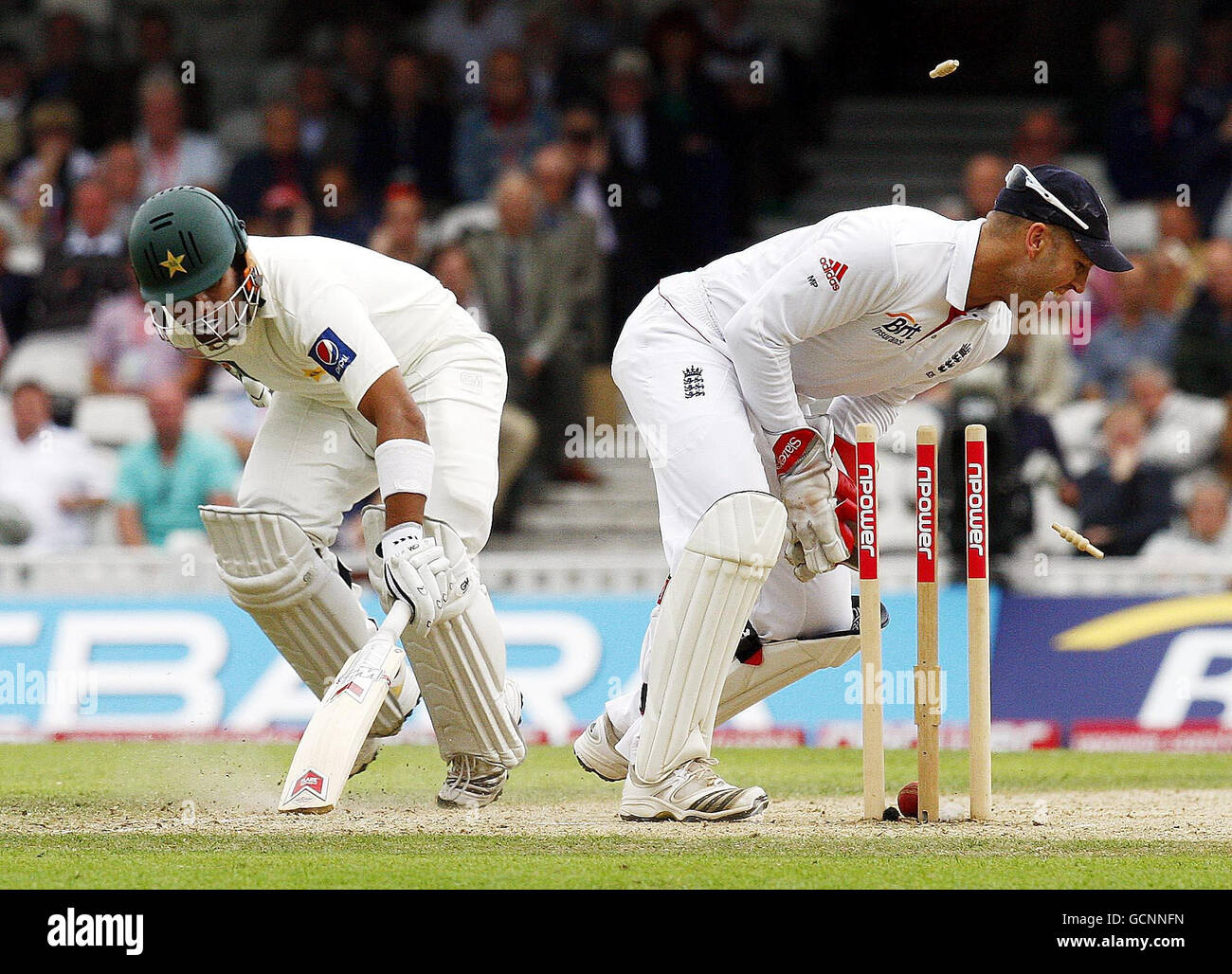 Cricket - Third npower Test - Day Two - England v Pakistan - The Brit ...