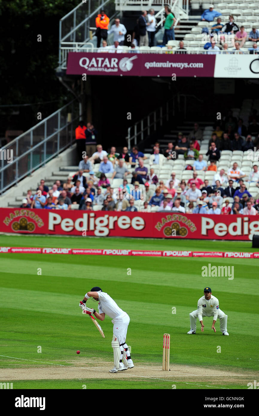 Signage at the brit oval hi-res stock photography and images - Alamy