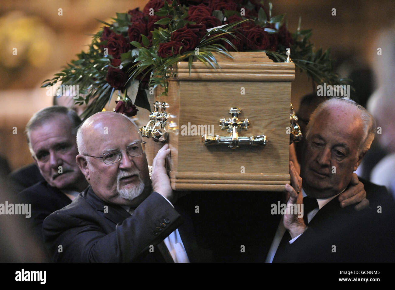 The coffin of Glasgow shipyard union leader Jimmy Reid leaves Govan Old ...