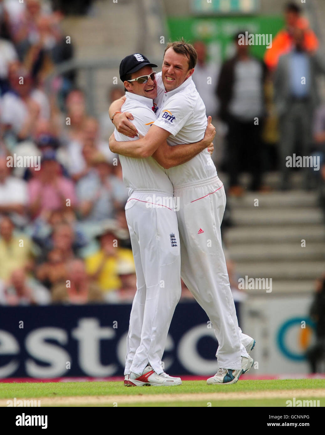 Cricket - Third npower Test - Day Two - England v Pakistan - The Brit ...