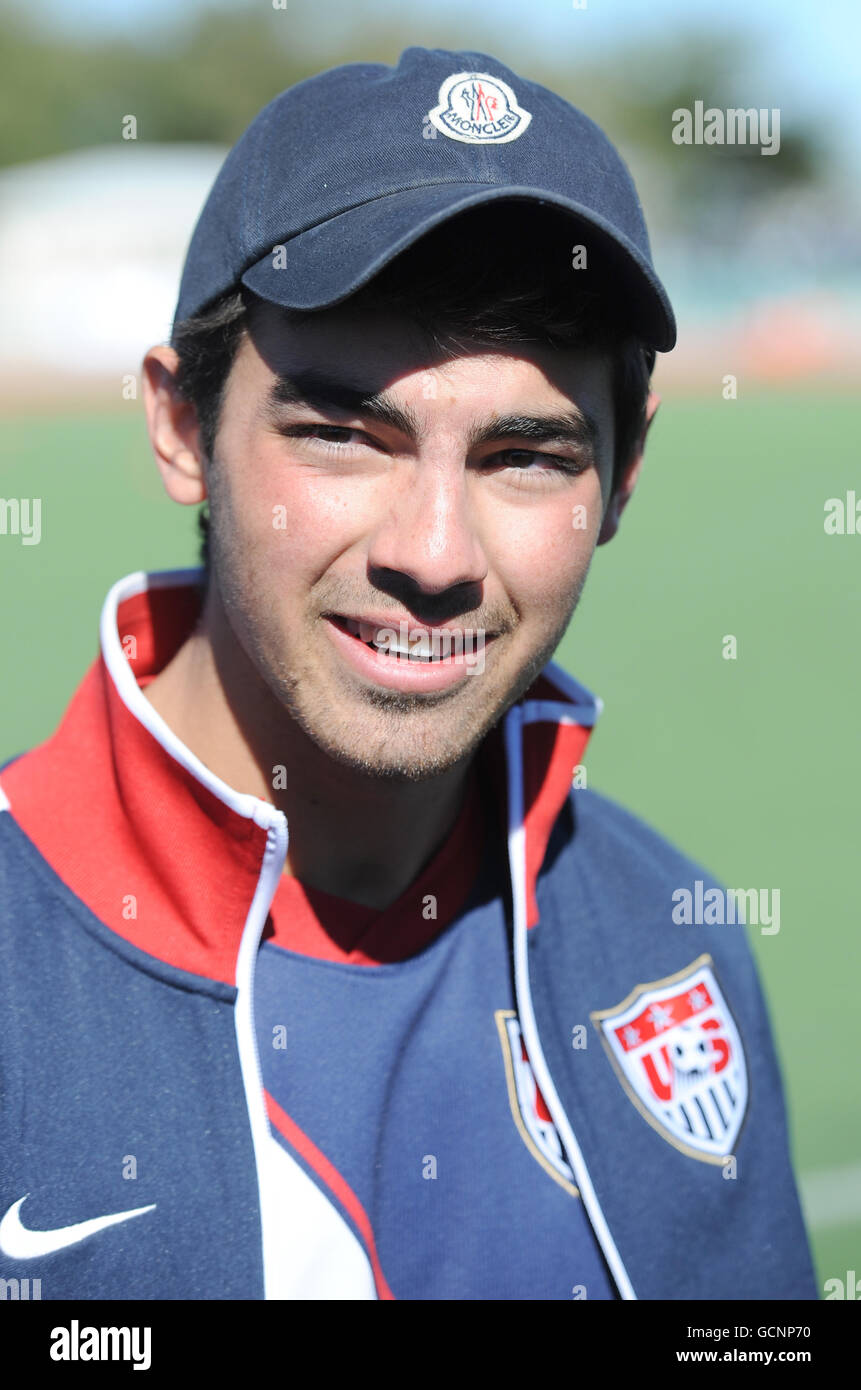 Joe jonas headshot hi-res stock photography and images - Alamy