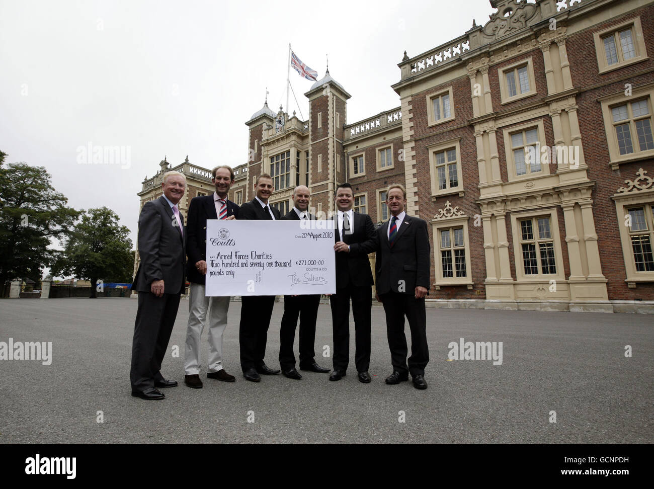 The soldiers hand over cheque hi-res stock photography and images - Alamy
