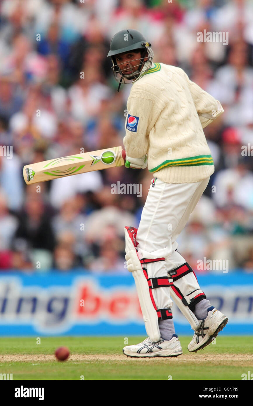 Cricket - Third npower Test - Day Two - England v Pakistan - The Brit ...