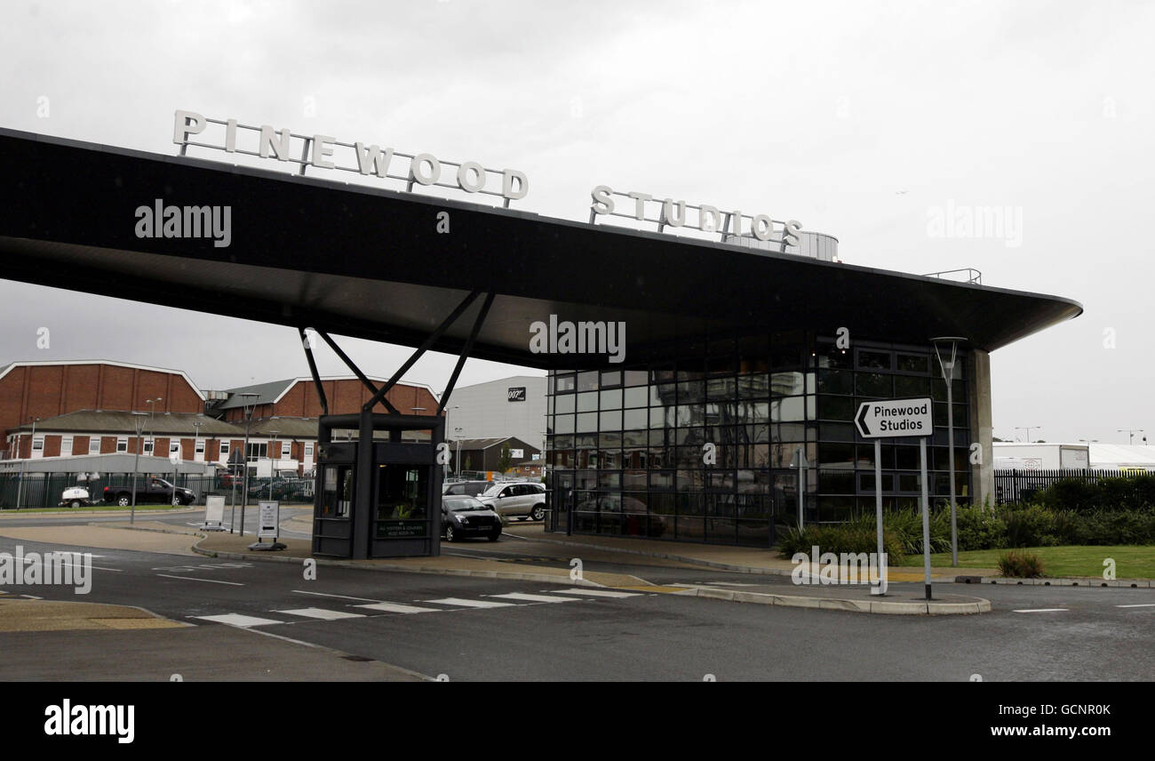 Pinewood studios sign shepperton hi-res stock photography and images ...