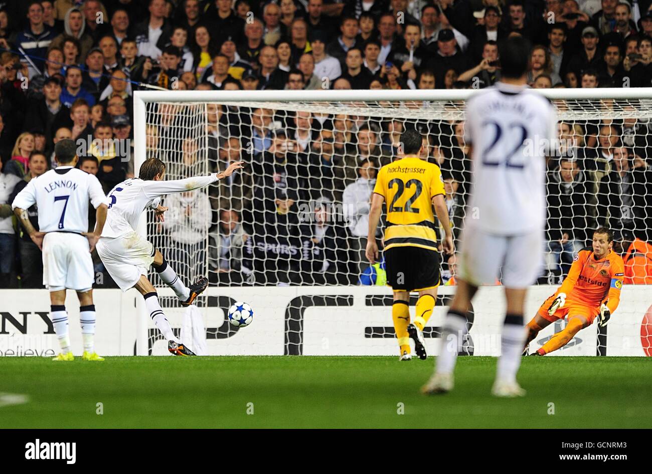 Tottenham Hotspur's Peter Crouch (second left) scores his side's fourth ...