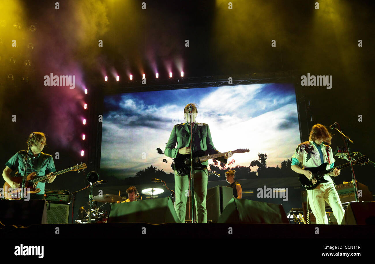 Reading Festival 2010. Arcade Fire performing on the Main Stage at the ...