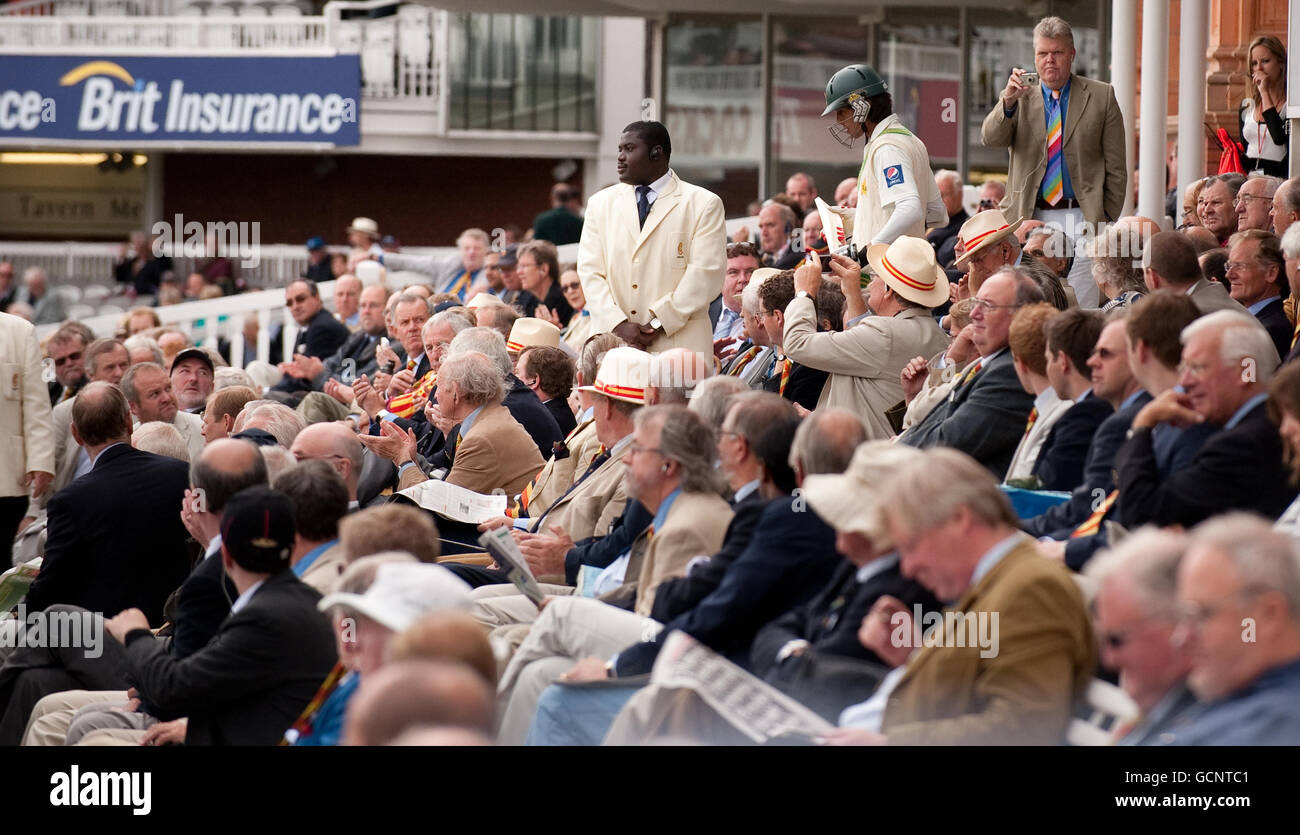 Pakistan's Mohammad Amir walks through the MCC members on his way to ...