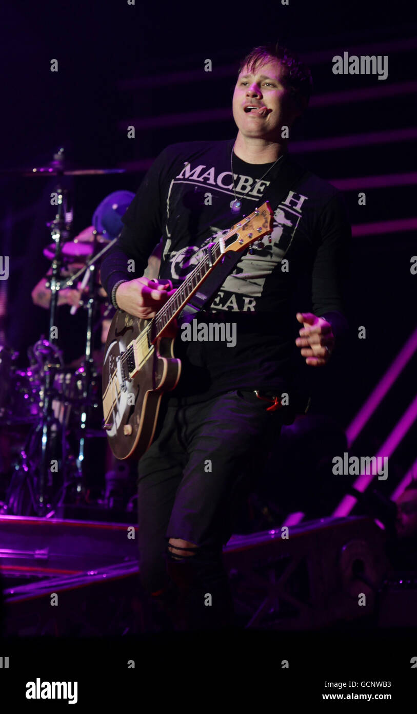 Tom delonge of blink 182 performing on the main stage hi-res stock ...