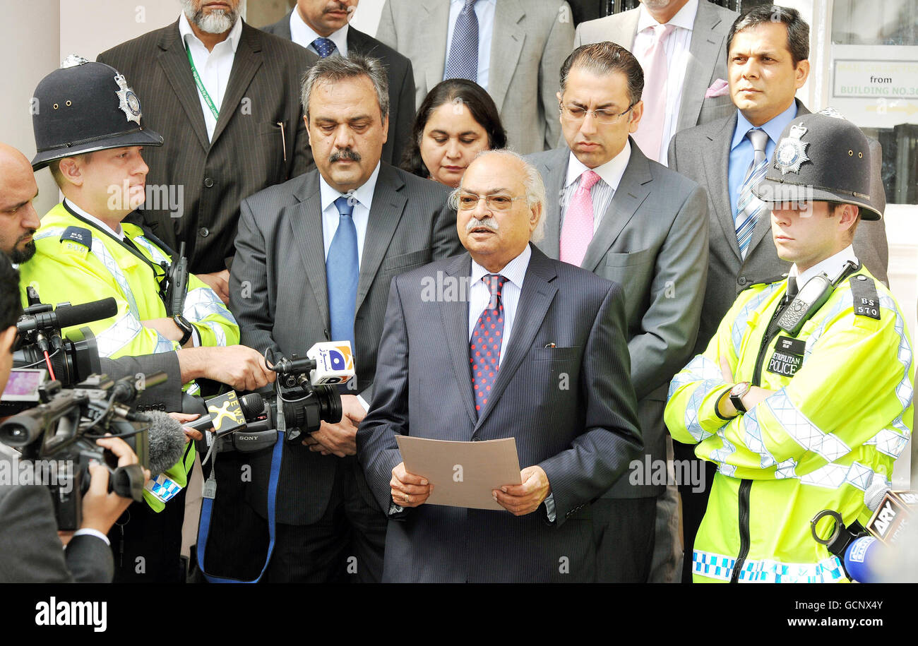 Cricket - Pakistan Players at High Commission. High Commissioner for ...