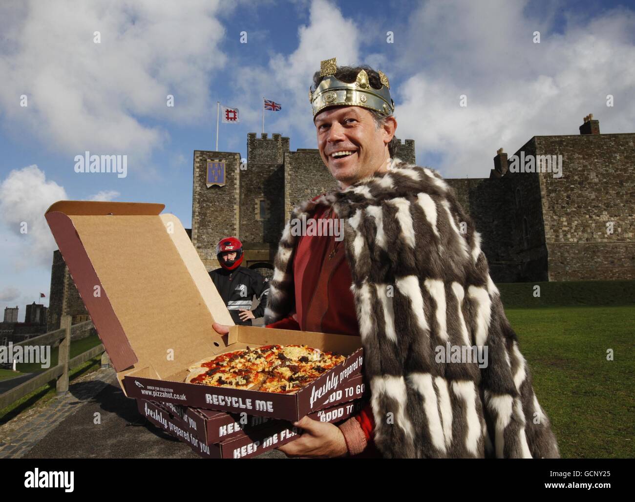 An actor dressed as King Henry II has a Pizza Hut medieval inspired ...