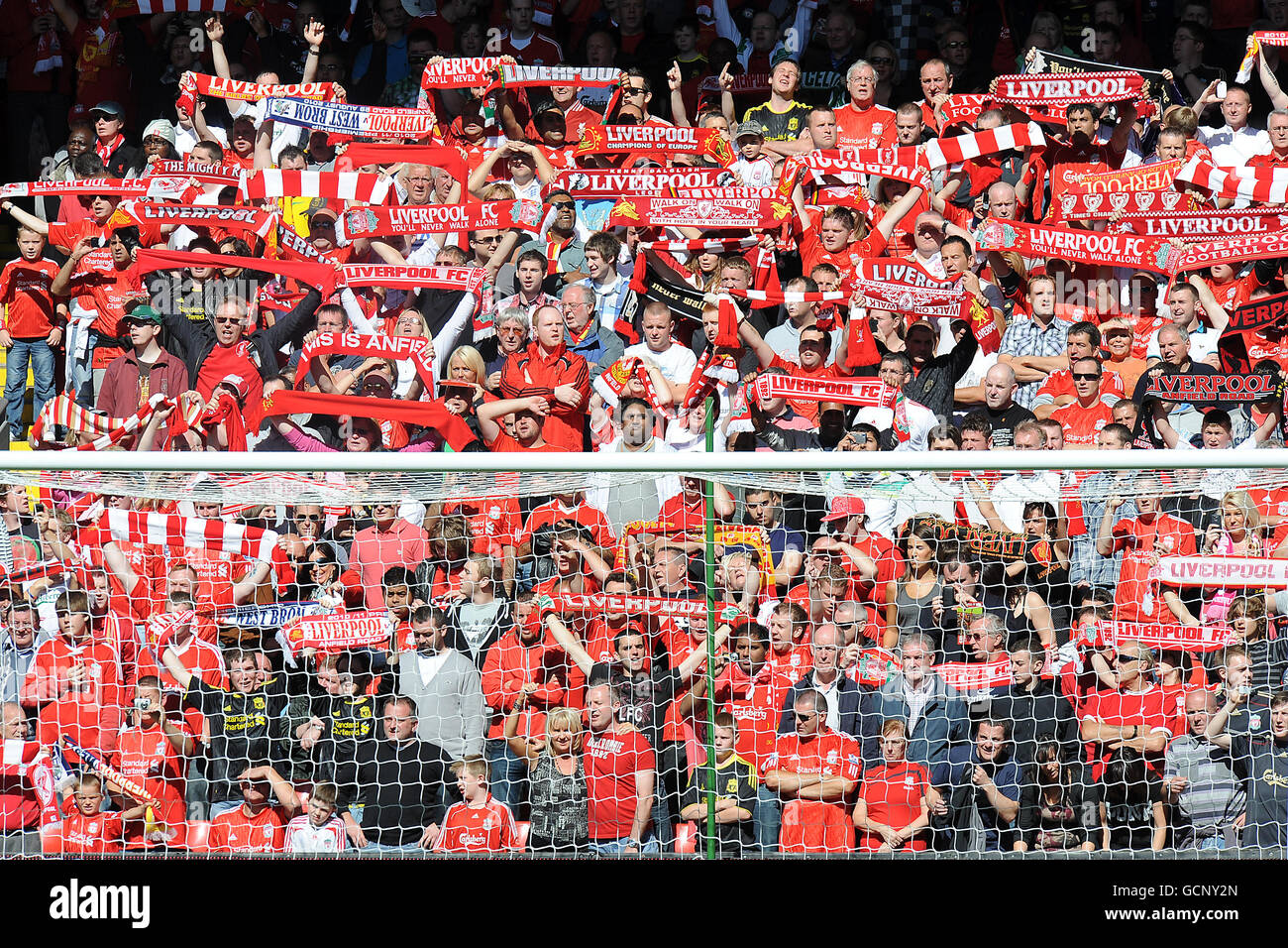 Sport crowd facing stands hi-res stock photography and images - Alamy