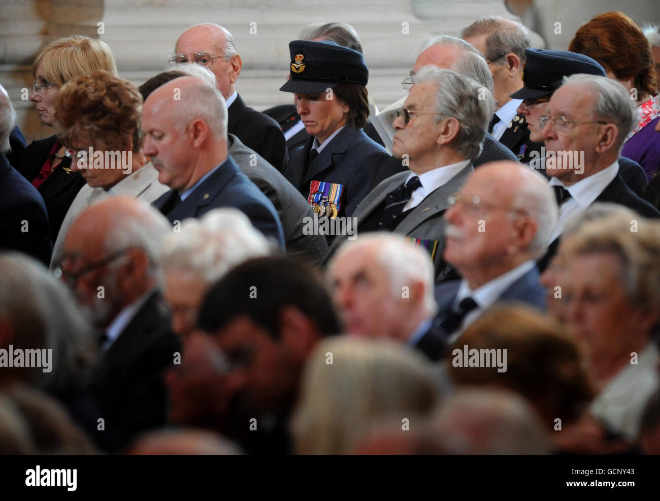 Raf personnel past present attend service remembrance st pauls ...