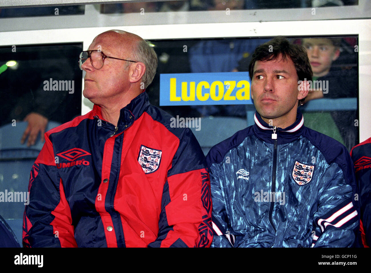 DON HOWE & BRYAN ROBSON, ENGLAND COACHING STAFF Stock Photo - Alamy