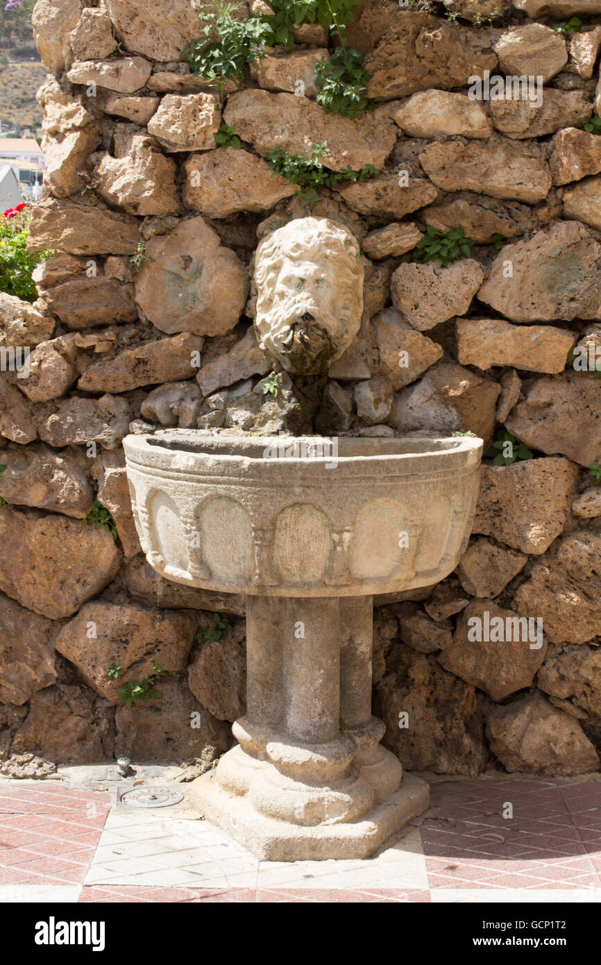 Old water fountain hi-res stock photography and images - Alamy