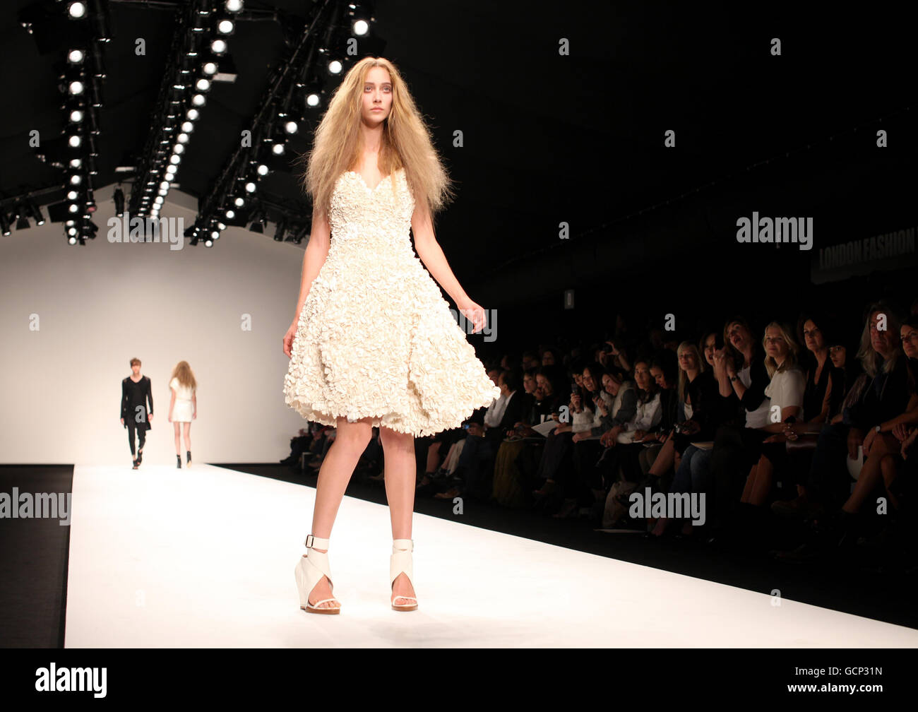 Full length catwalk runway mangsb hi-res stock photography and images ...