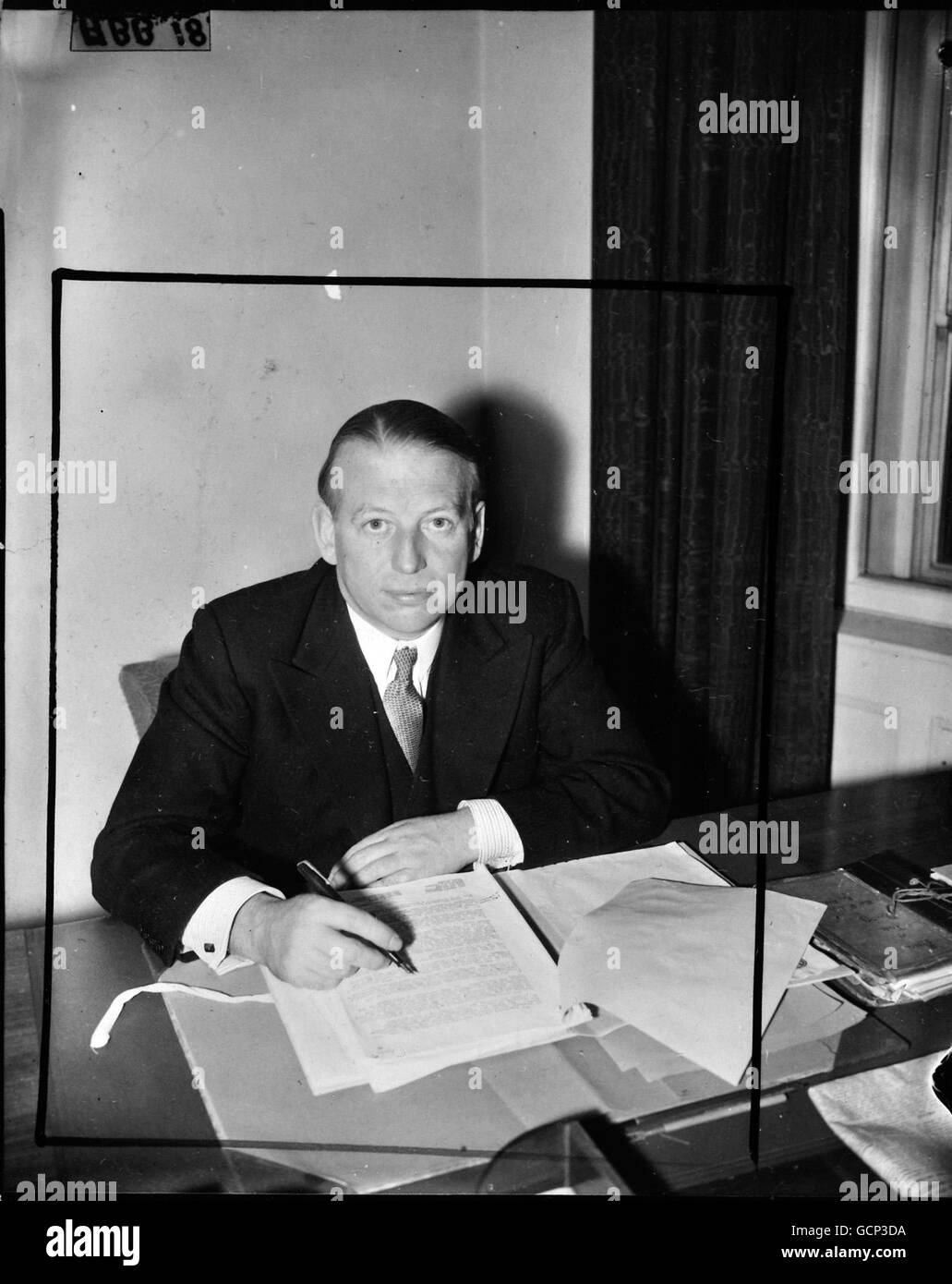 Mr derek hi-res stock photography and images - Alamy