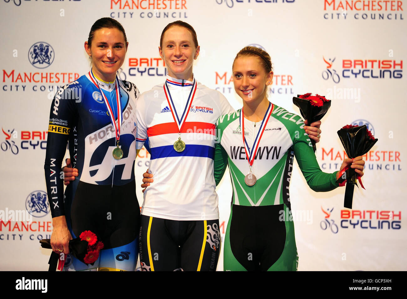 Bikechain - Ricci's Wendy Houvenaghel (centre) celebrates with her gold ...