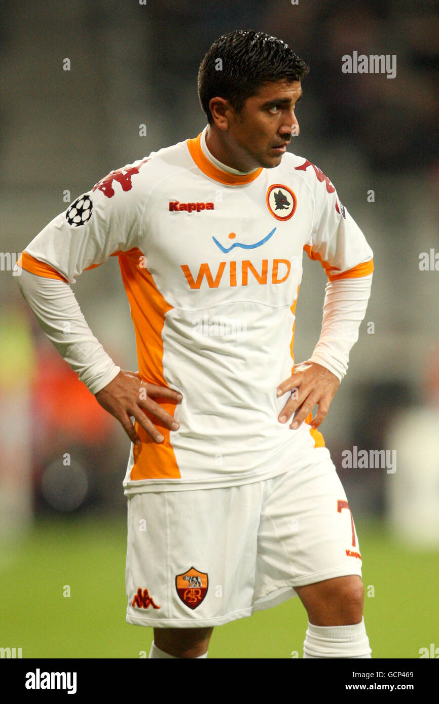 Allianz arena david pizarro hi-res stock photography and images - Alamy