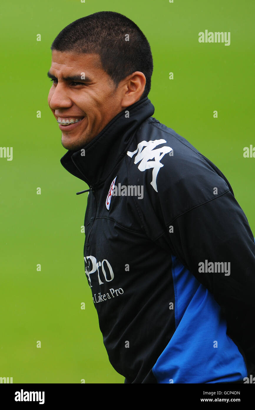 Soccer fulham training motspur park training ground hi-res stock ...