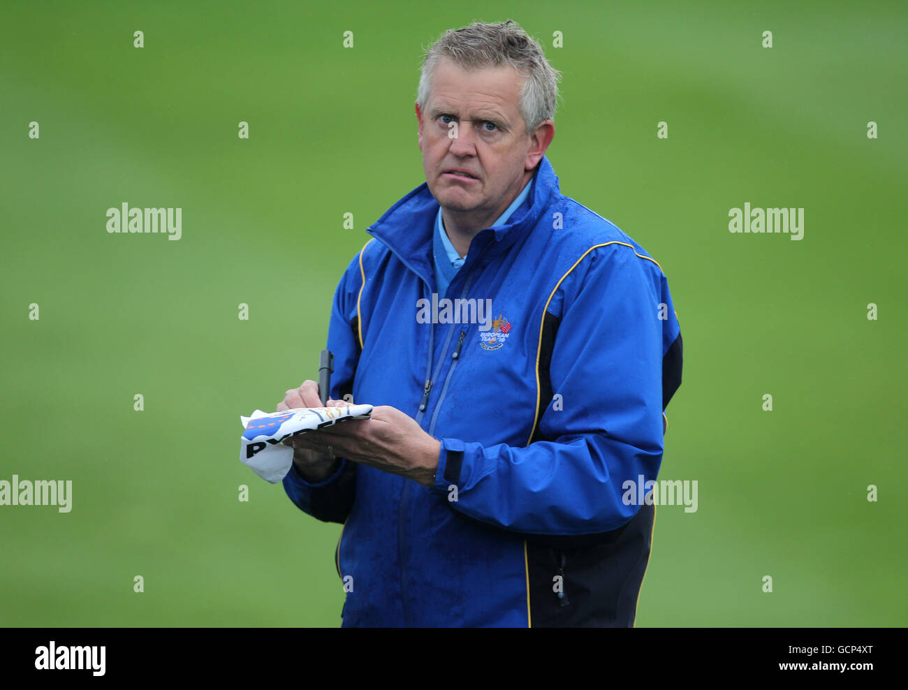 Colin montgomerie signs autographs hi-res stock photography and images ...