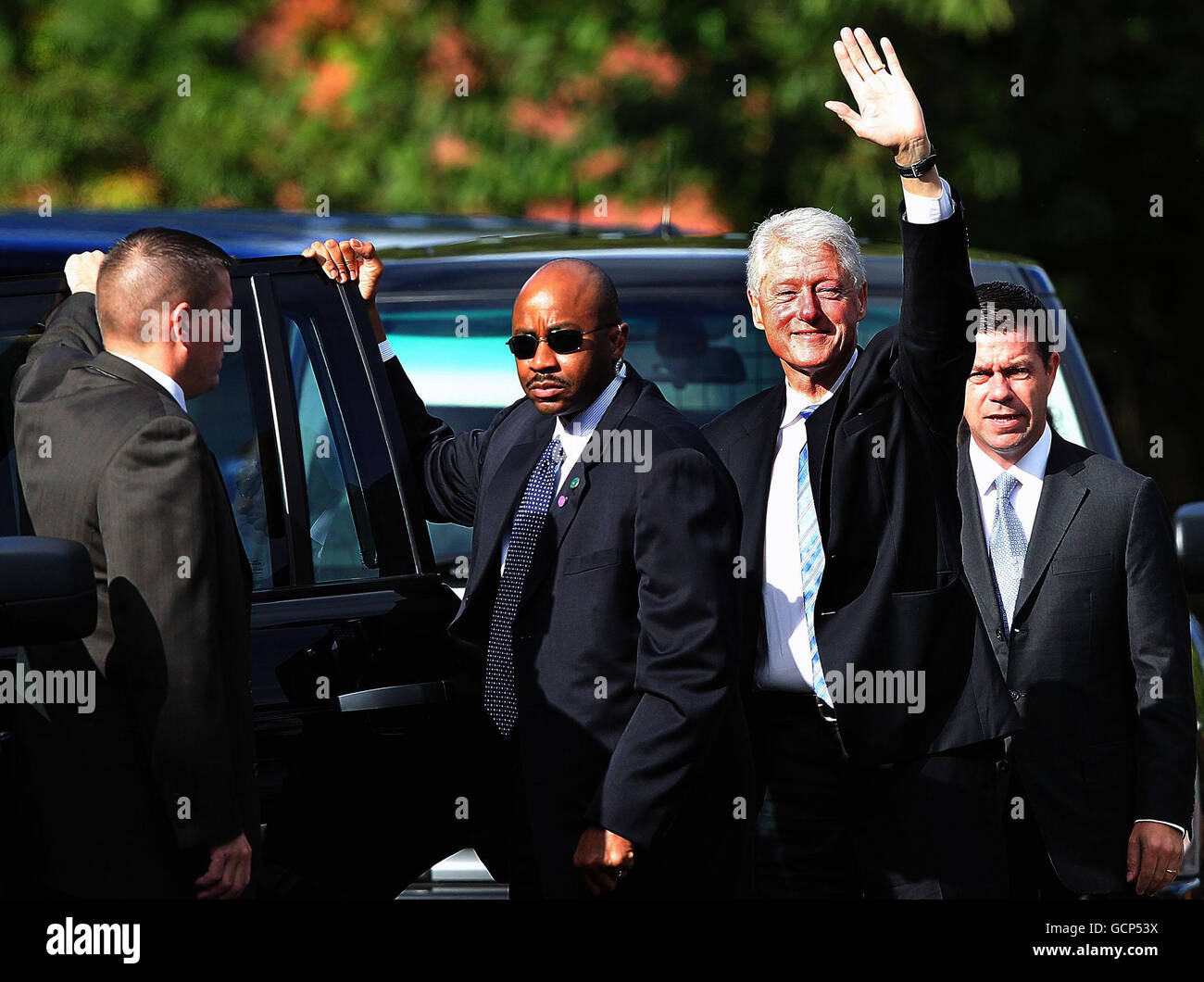 Illuminati Bill Clinton Waving