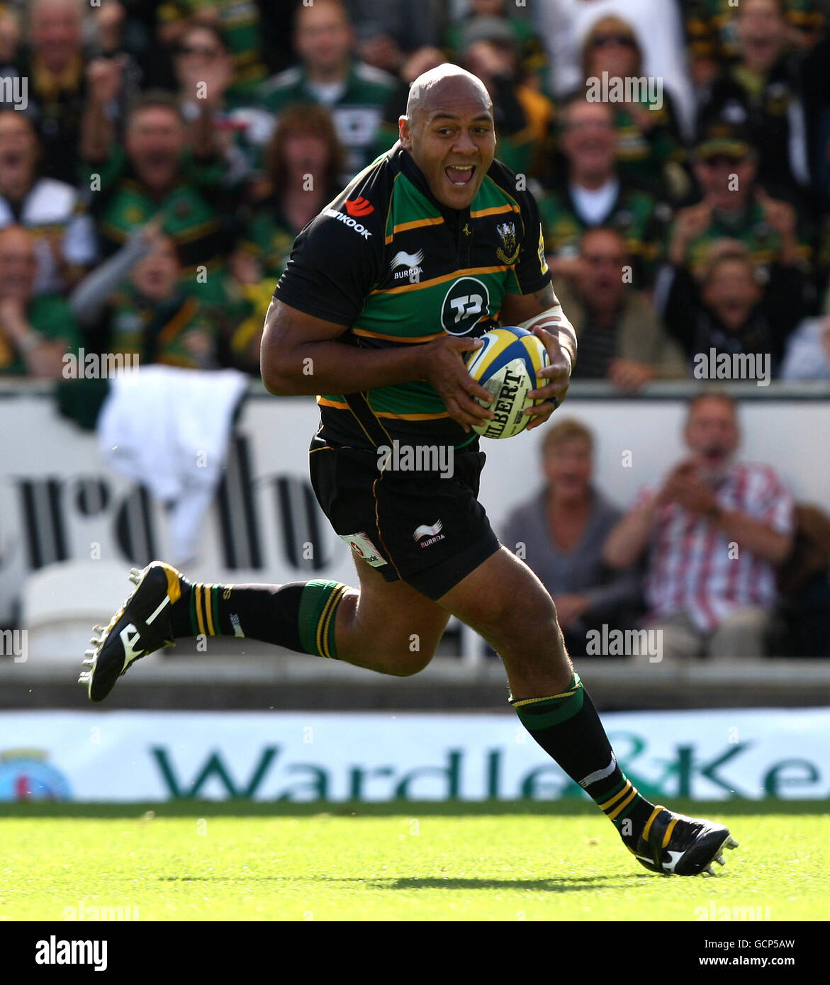 Leicester tigers franklins gardens hi-res stock photography and images ...